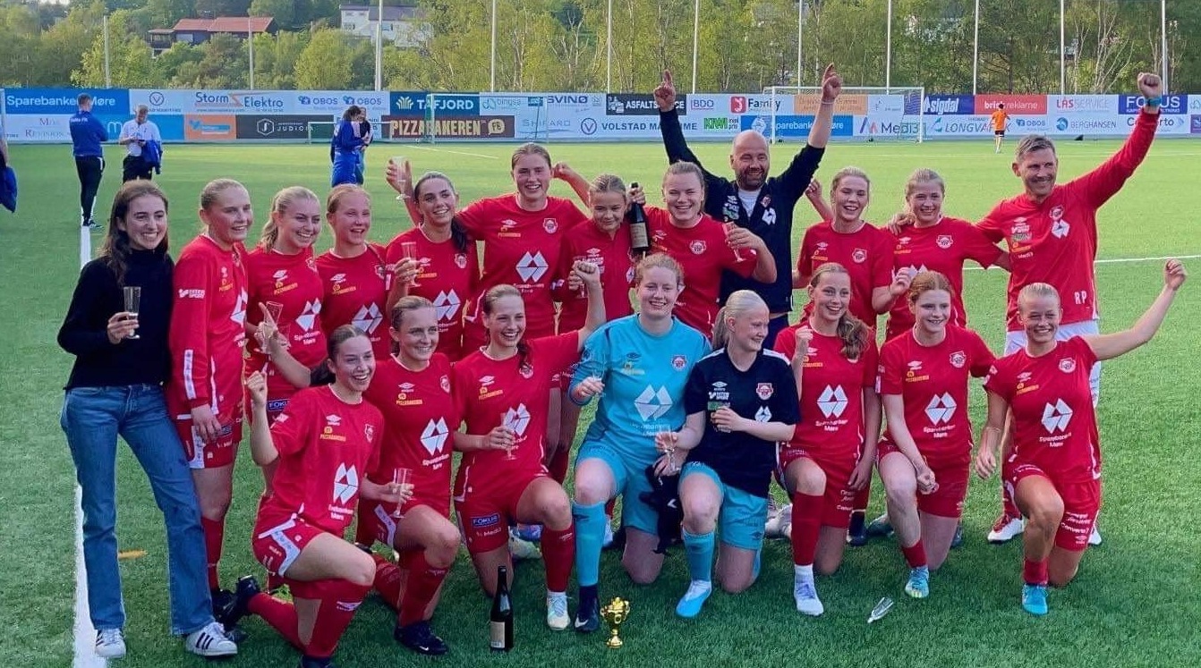 Damelaget vinner sterk 3 div. vår - Aksla IL